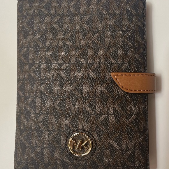 Michael Kors | Accessories | Michael Kors Passport Wallet | Poshmark